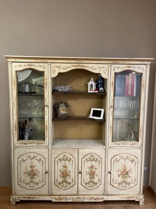 Credenza in legno massello dipinta a mano