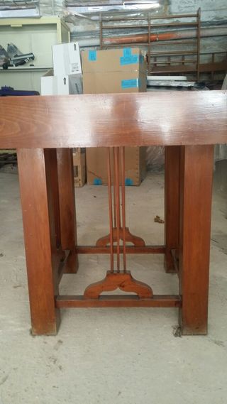 Tavolo in legno dei primi '900