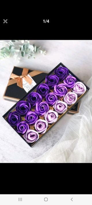 Scatola regalo con fiori finti