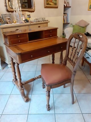 scrittoio in legno di noce