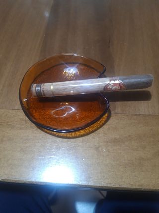 Posacenere color ambra.