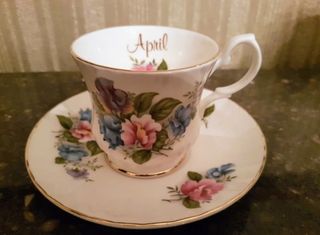 tazza da collezione  "aprile" Royal Stafford