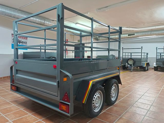 Remolque de dos ejes con freno de inercia de segunda mano por 2.400 EUR en Roquetas de Mar en ...