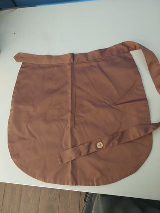 Delizioso grembiule di raso cacao