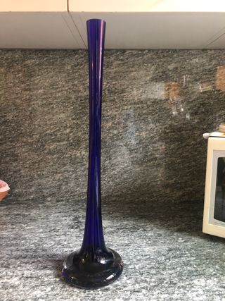 Vaso in vetro blu 