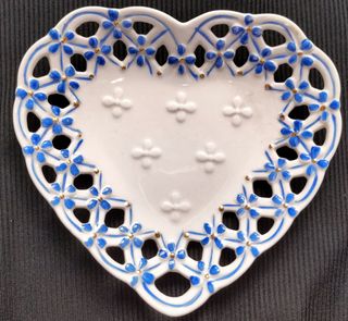 Hervit Piattino Porcellana Cuore Traforato Nuovo.
