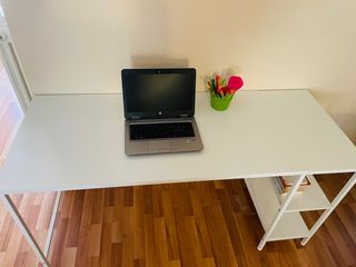 Scrivania bianca come nuova!