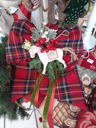 fioccone scozzese Con cavallina legno e corona oro