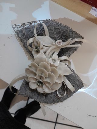 fiocco con fiore ceramica diCapodimonte