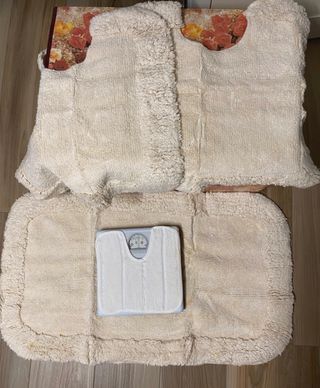 Set tappetini da bagno con bilancia 