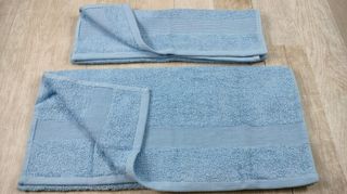 Asciugamani da bagno celeste polvere