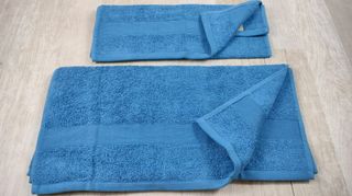 Asciugamani da bagno di colore azzurro