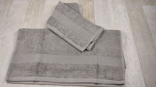 Asciugamani da bagno grigio perla