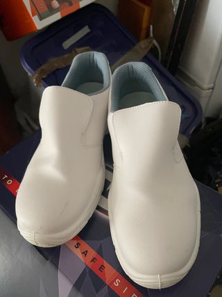 Scarpe antinfortunistiche da laboratorio
