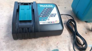 Caricabatteria + valigetta Makita DC18RC