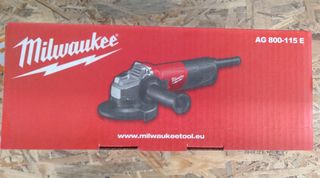 smerigliatrice Milwaukee con dischi da taglio