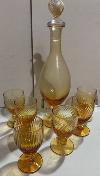 Set bottiglia con 6 bicchierini vintage