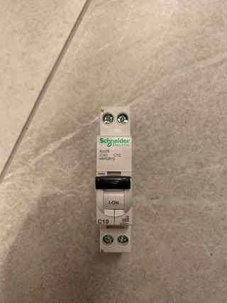 Magnetotermico schneider C 10A
