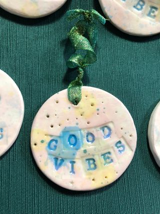 Addobbi natalizi in ceramica Good Vibes