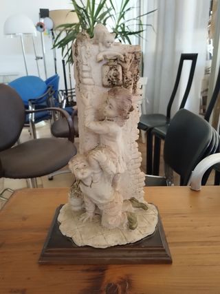 soprammobile in perfetto stato. 29 cm H. 