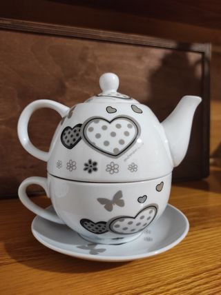 Teiera in ceramica con tazza e piattino cuoricini 