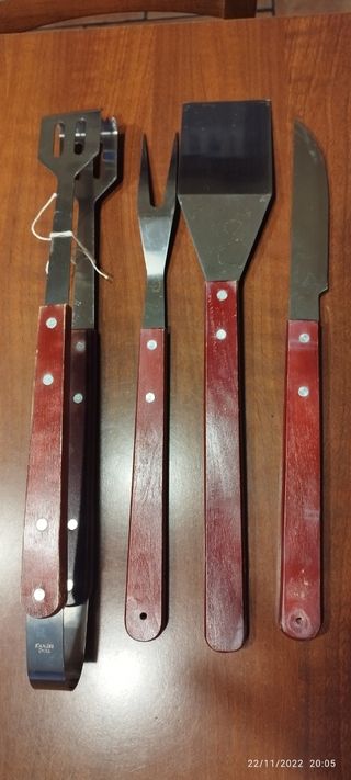 set 4pezzi barbecue.