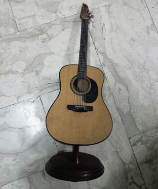 Chitarra da esposizione in legno alta cm 59 vintag