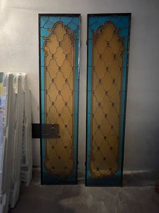 Coppia vetrate colorate legate a piombo