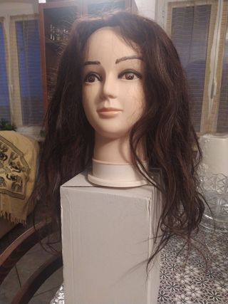 Testina pratica per parrucchieri modello donna.