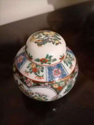 Poutisce cinese in ceramica 