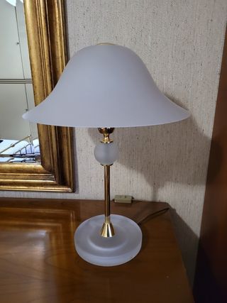 Lampada da tavolo design paralume in vetro