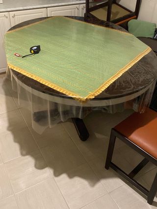 Tavolo in legno con sedie