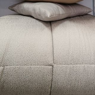 Trapunta matrimoniale 260X260 320GR  RASO JACQUARD