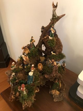 Grande presepe centrotavola sopra mobile