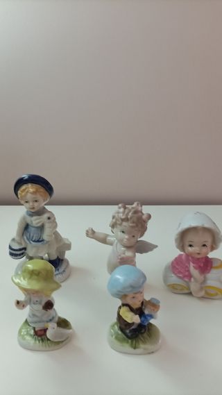 Statuette di porcellana