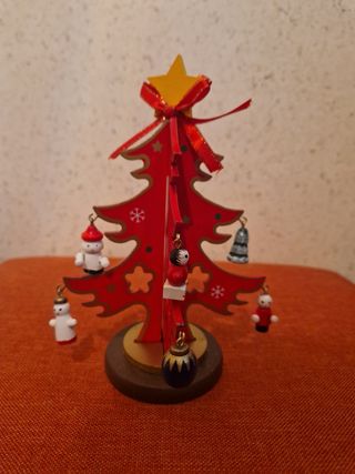 Decorazione di Natale. Albero in legno smontabile 