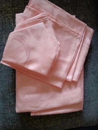 Tovaglia con tovaglioli coordinati rosa salmone