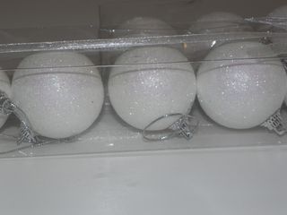 palline natalizie bianche