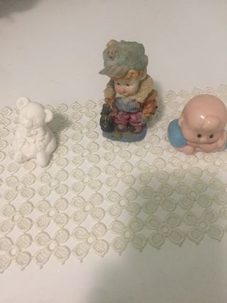 Piccoli soprammobili di ceramica