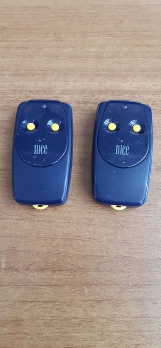Coppia telecomandi per cancello Nice