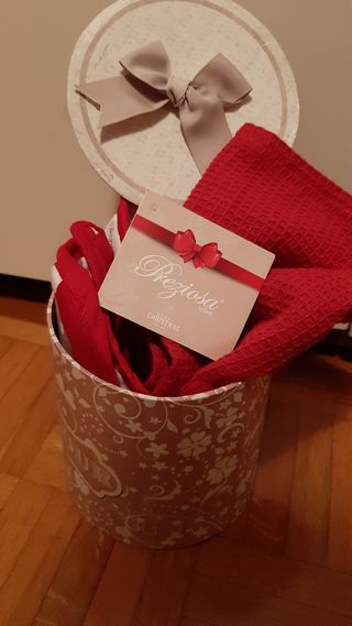 Cofanetto nuovo con cartellino