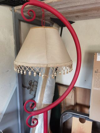 Piantana vintage rossain ferro più paralume
