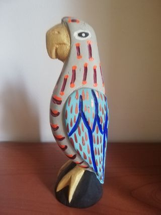 scultura in legno dipinto pappagallo
