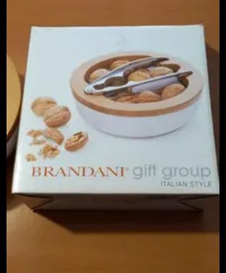 ciotola portanoci con schiaccianoci 