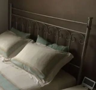 Letto in ferro battuto color argento