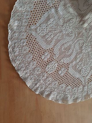 Centrotavola fatto a mano bianco