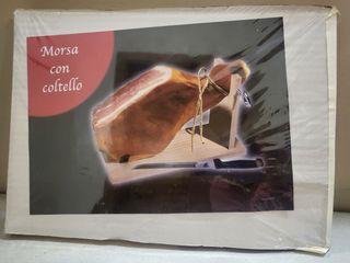 Morsa con tagliere e coltello