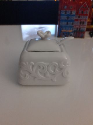Zuccheriera in porcellana bianca 