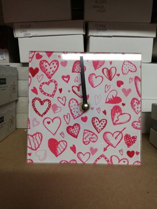 Orologio da appoggio con cuori 