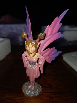 Fata in resina con ali in metallo 